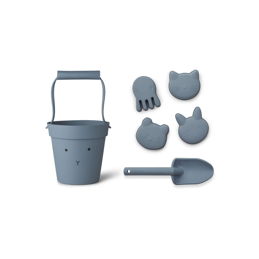 ~ Beach Fun – Dapper Mr Bear